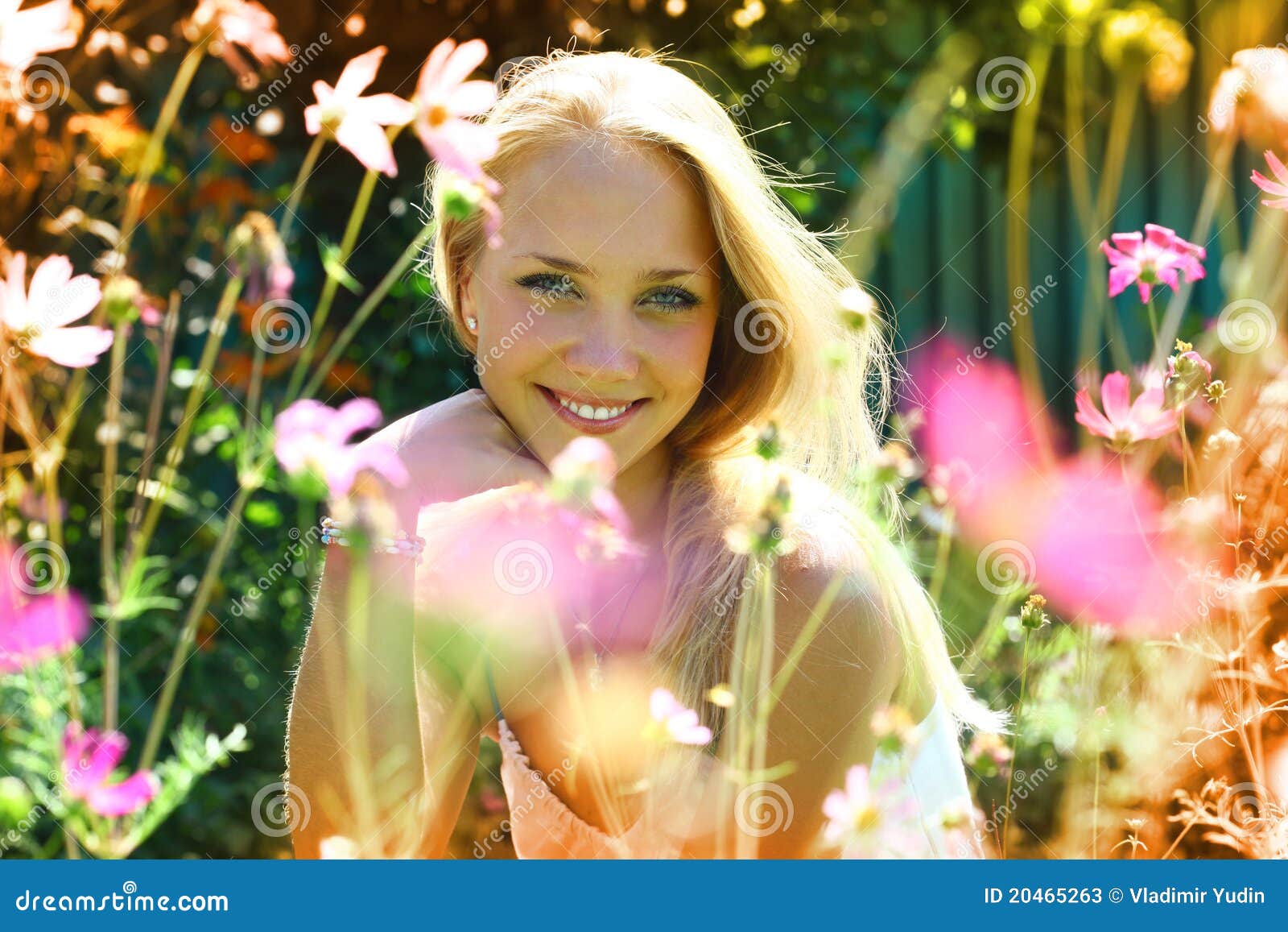 Giovane bella ragazza immagine stock. Immagine di giù - 20465263