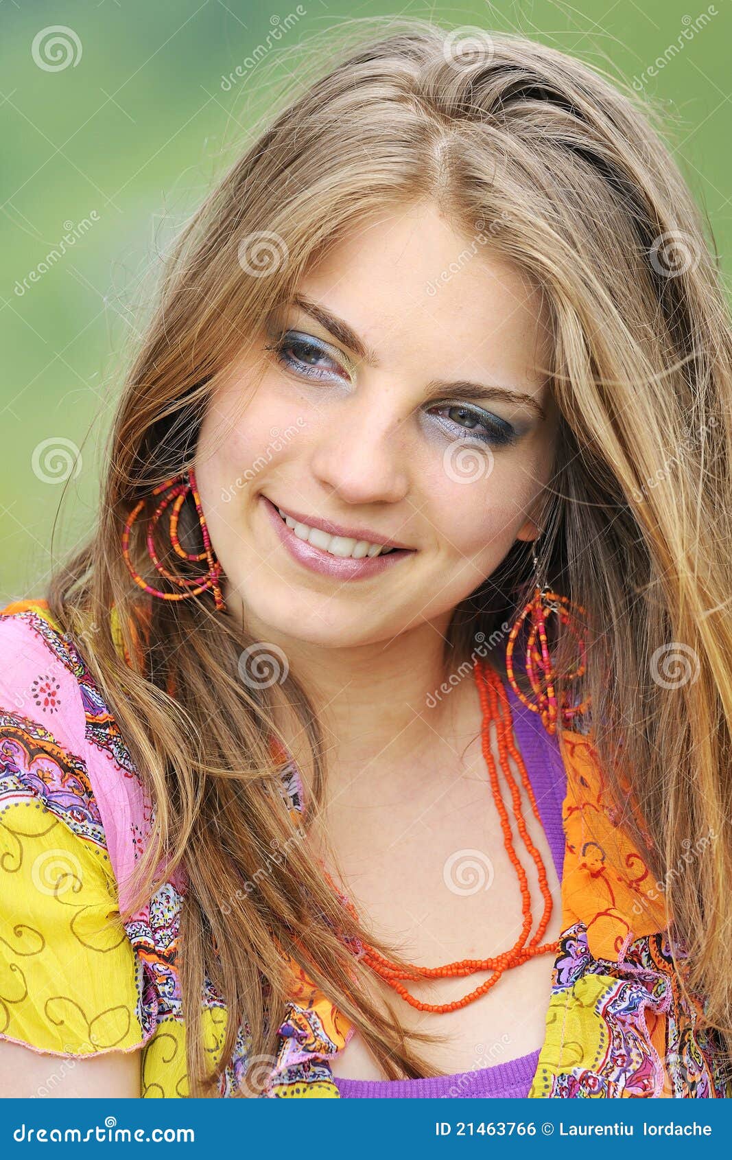 Giovane bella ragazza fotografia stock. Immagine di capelli - 21463766