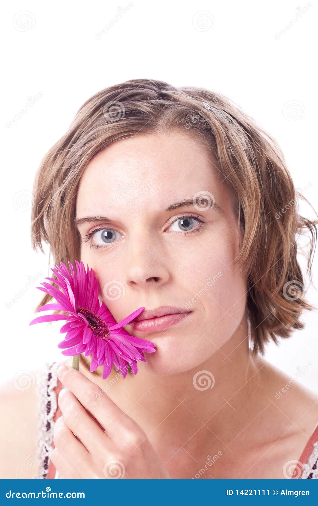 Giovane donna con il fiore immagine stock. Immagine di adulto - 14221111