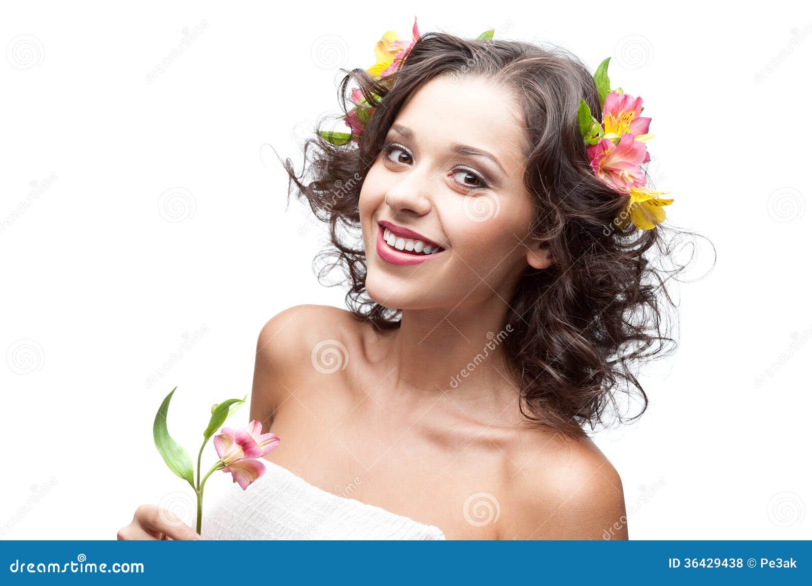 Giovane donna con il fiore fotografia stock. Immagine di freschezza ...