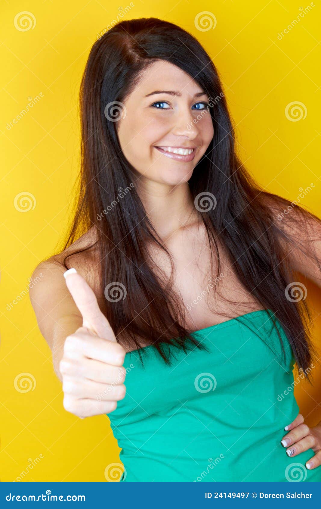 Giovane Donna Con Il Pollice in Su Immagine Stock - Immagine di segno ...