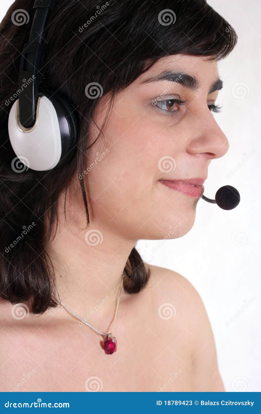 Giovane Donna Con La Cuffia Avricolare Immagine Stock - Immagine di ...