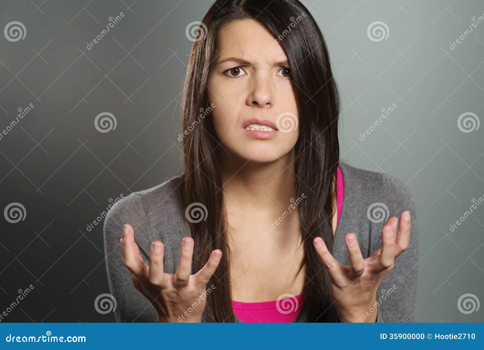 Giovane Donna Con Un'espressione Sconvolta Fotografia Stock - Immagine ...