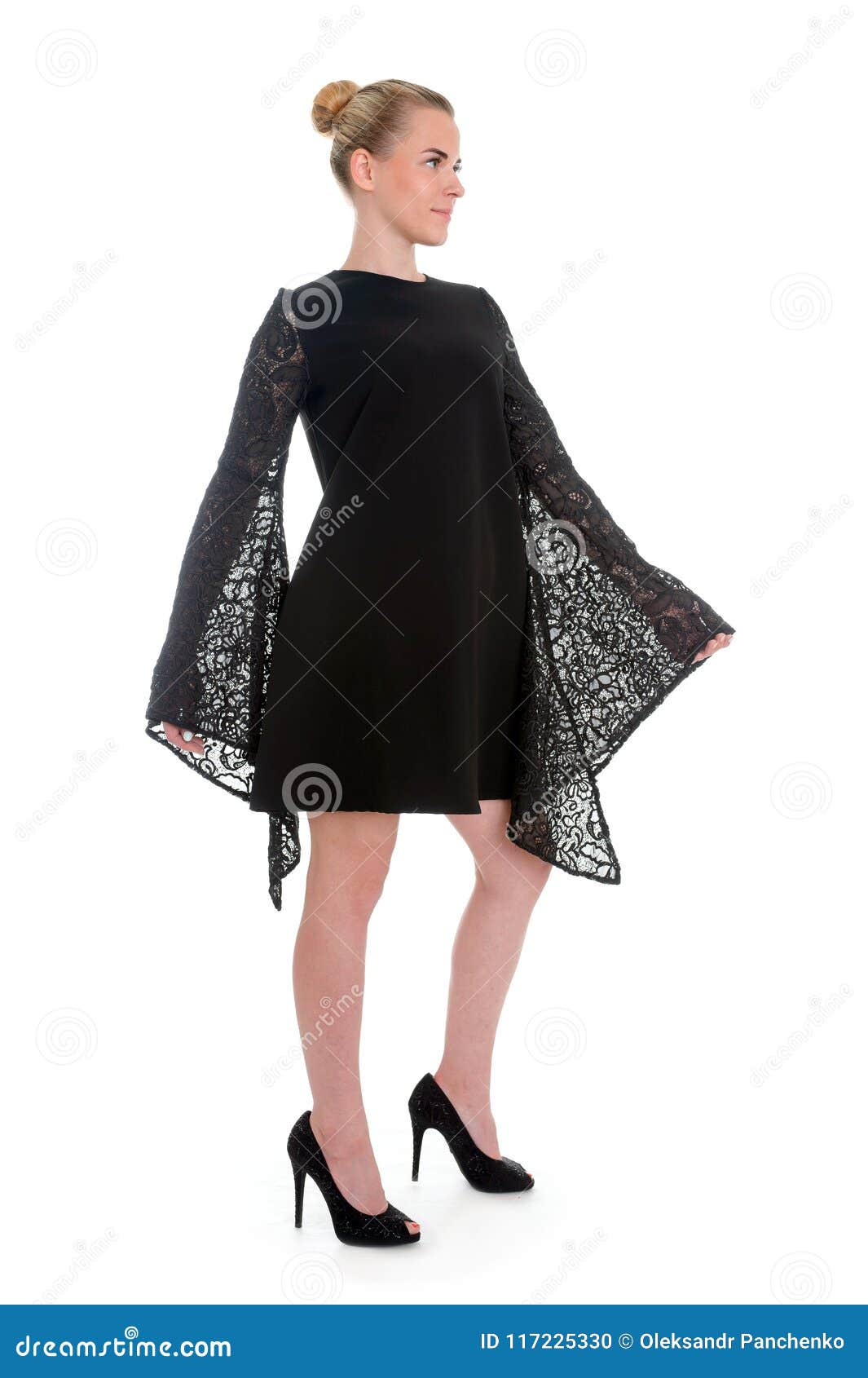 Giovane Donna Di Bellezza & Sensuale in Un Vestito Alla Moda Fotografia ...