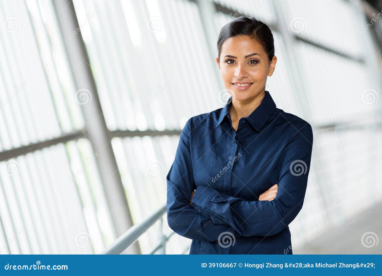 Giovane donna di carriera immagine stock. Immagine di sicuro - 39106667