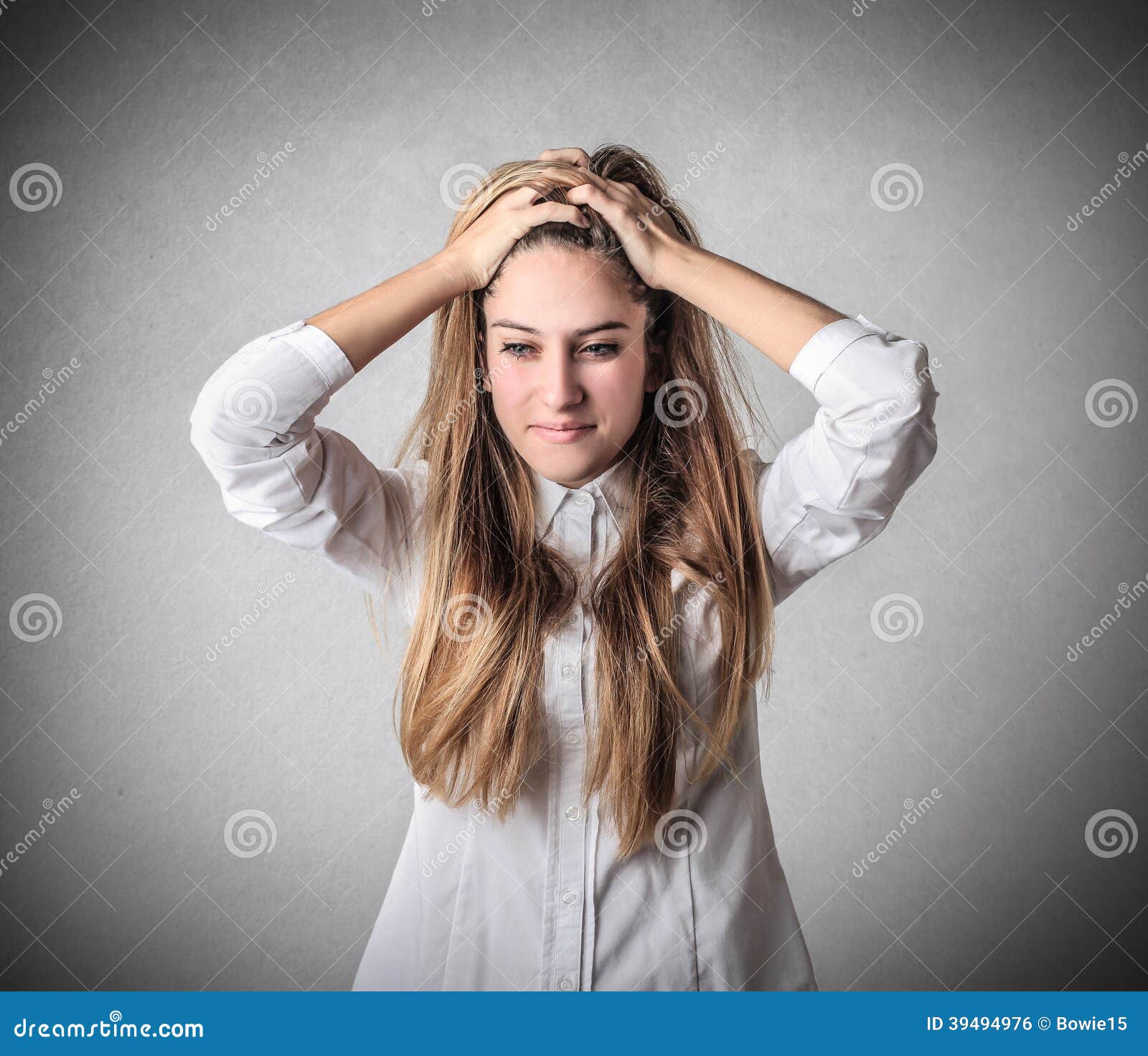 Giovane donna disperata fotografia stock. Immagine di depressione ...