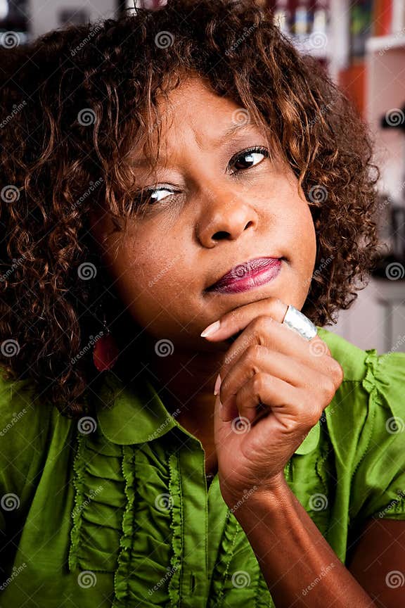 Giovane donna perplessa immagine stock. Immagine di chiusura - 10779395