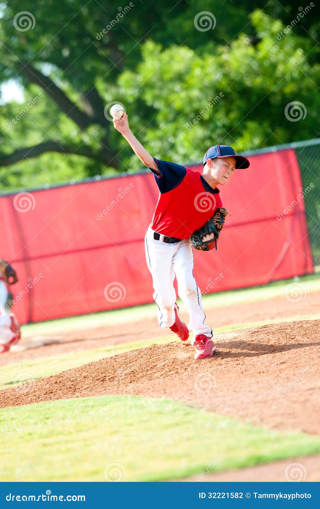 Giovane Lanciatore Di Baseball Del Ragazzo Fotografia Stock - Immagine ...