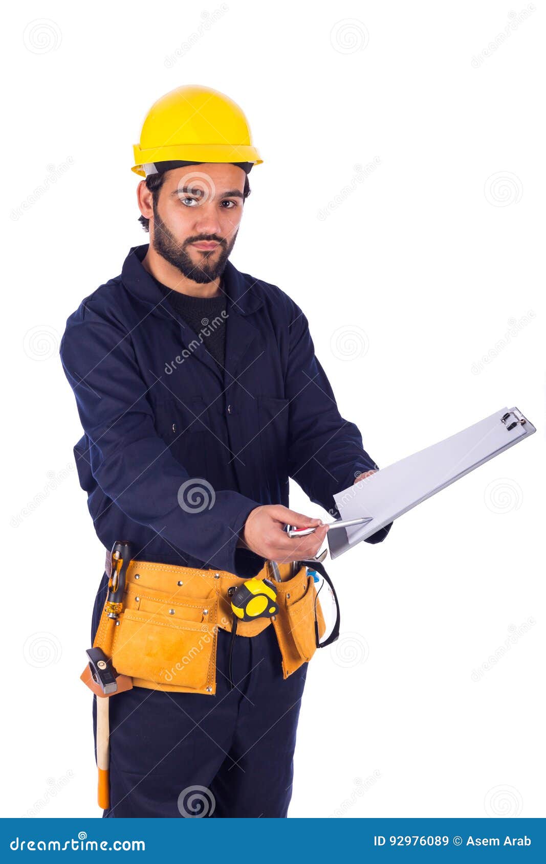 Giovane operaio sorridente immagine stock. Immagine di allegro - 92976089