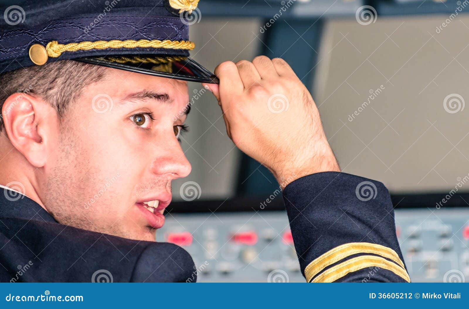 Giovane Pilota Pronto Per Il Decollo Fotografia Stock - Immagine di ...