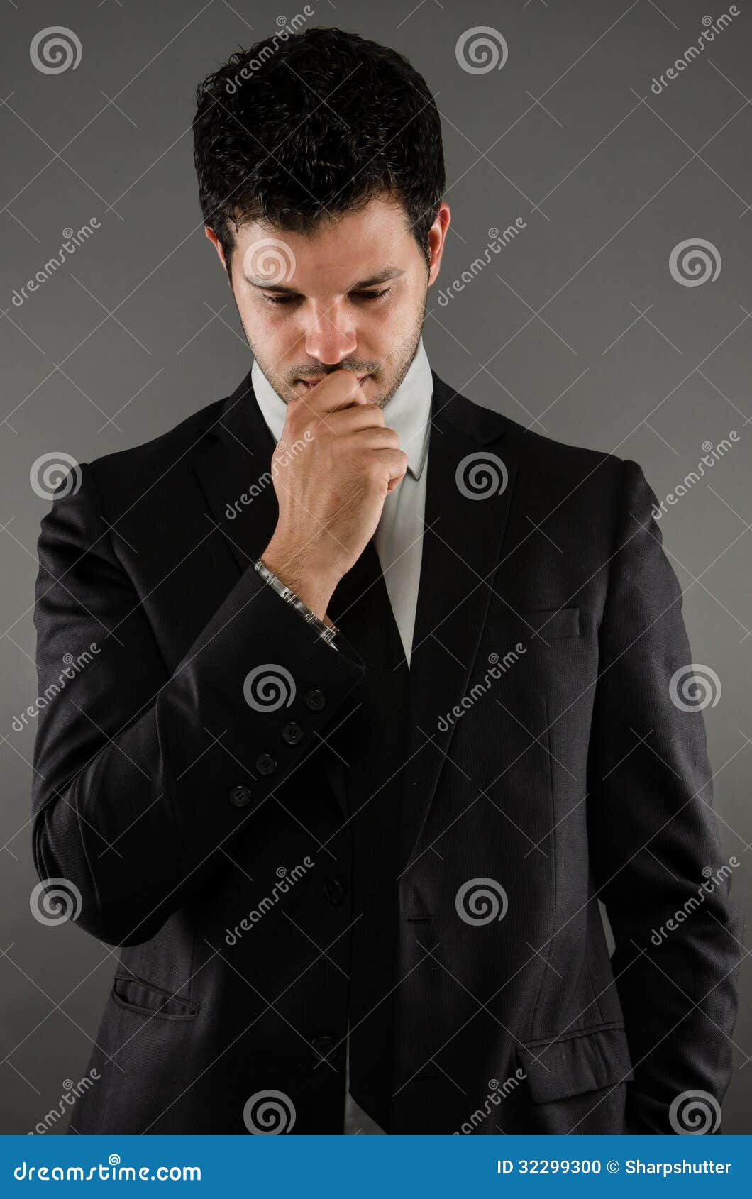 Giovane Professionista in Vestito Fotografia Stock - Immagine di nero ...