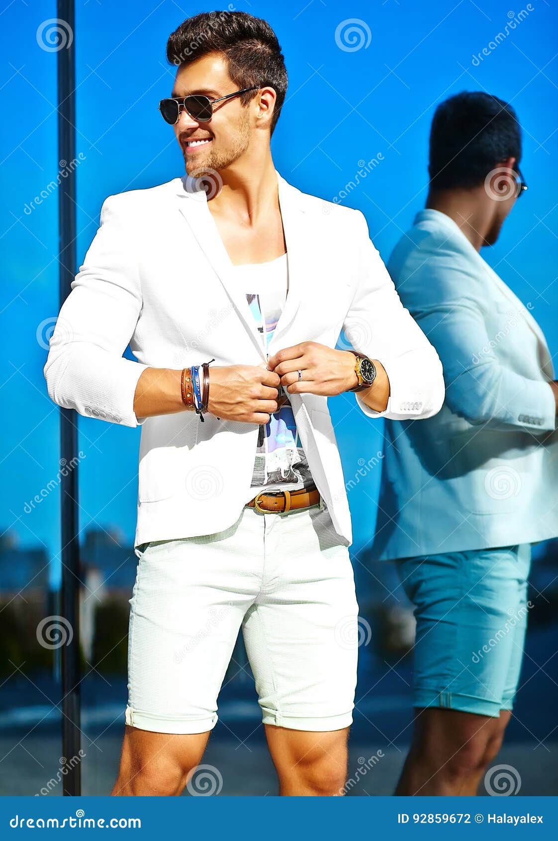 Giovane Uomo Di Modello Bello Alla Moda Fotografia Stock - Immagine di ...