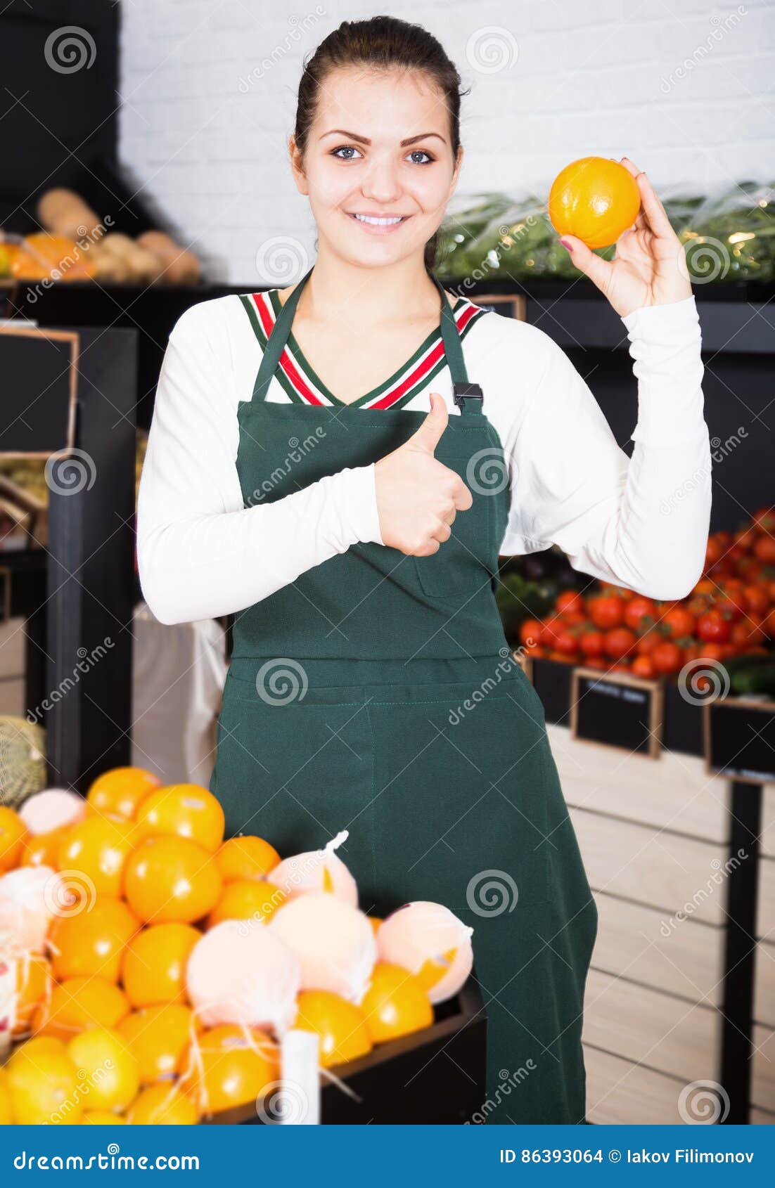 Giovane Venditore Femminile Che Visualizza Assortimento Fotografia ...