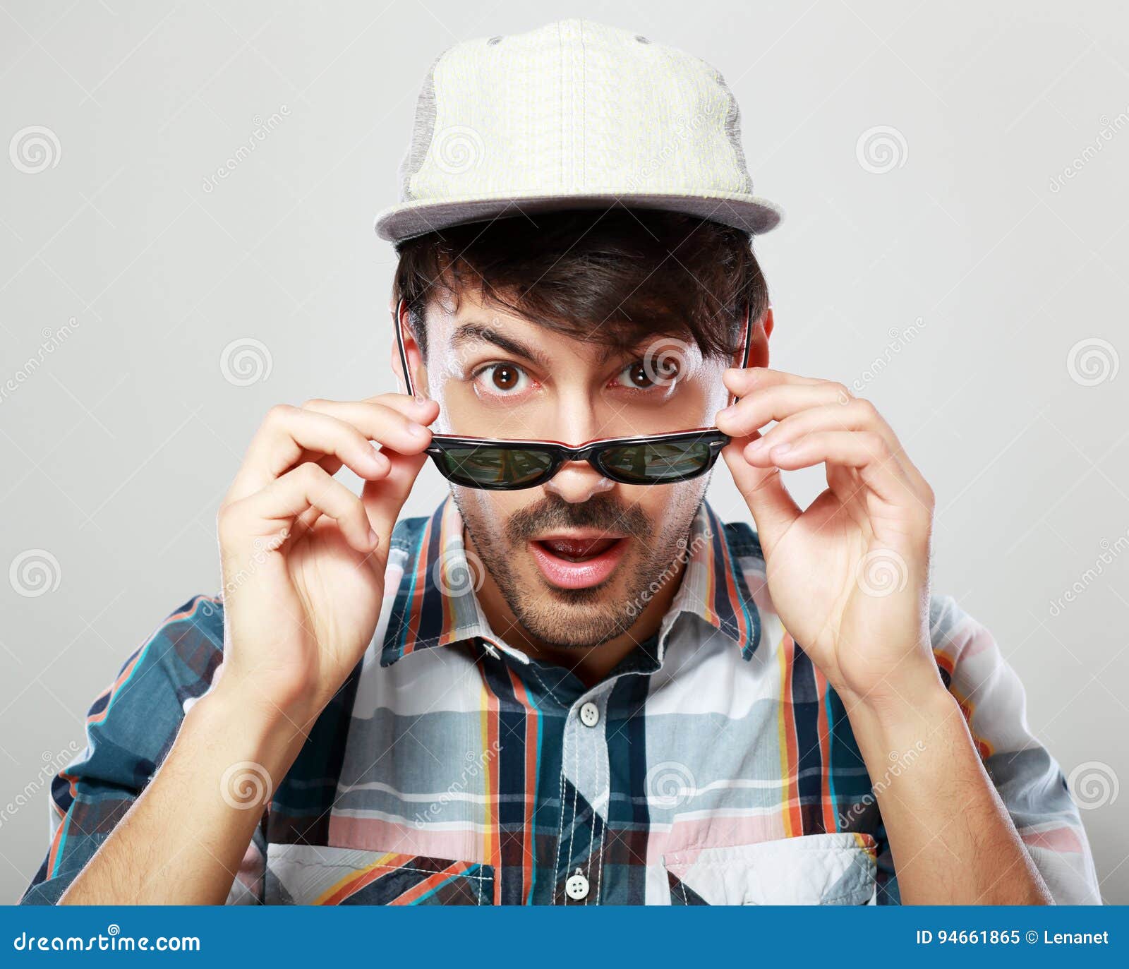 Giovani confusi immagine stock. Immagine di atteggiamento - 94661865