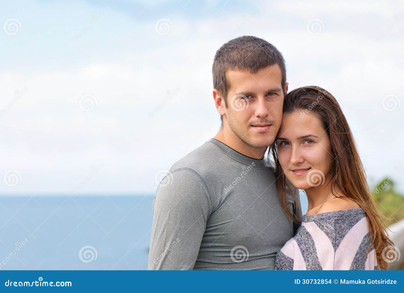 Giovani coppie fotografia stock. Immagine di donne, orizzontale - 30732854