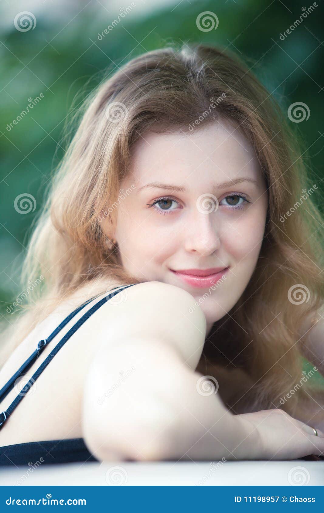 Giovani Della Donna Del Ritratto Immagine Stock - Immagine di faccia ...