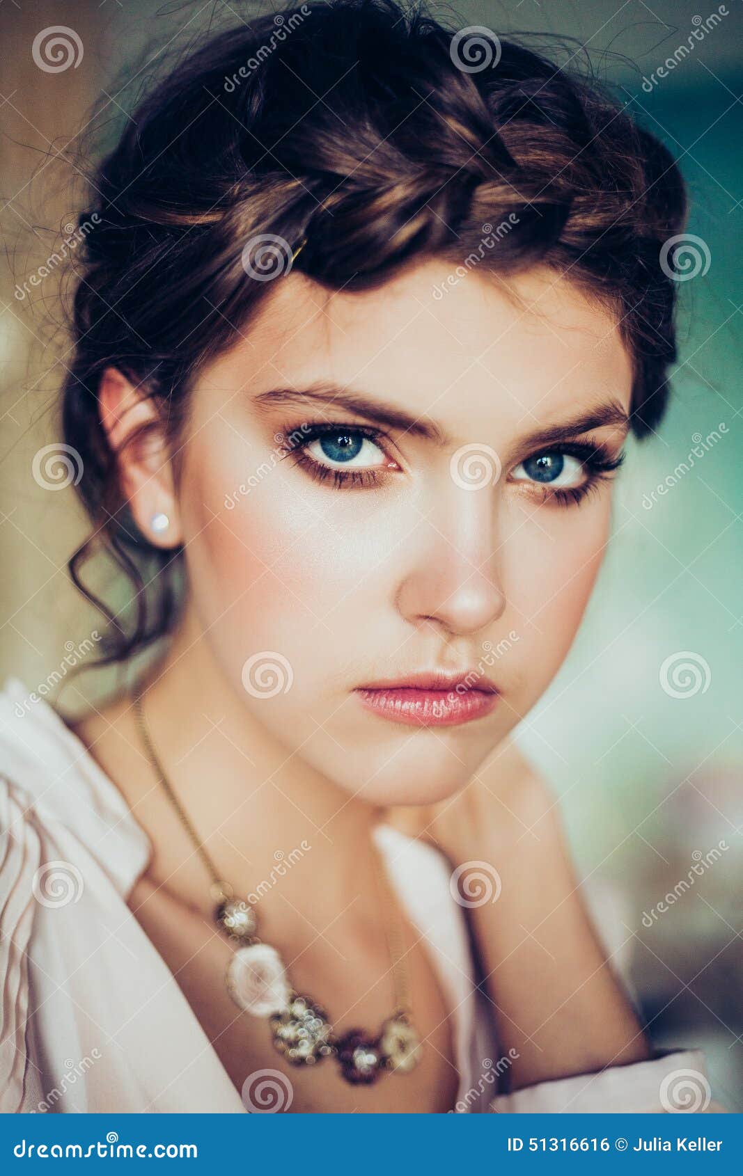 Giovani Della Donna Del Ritratto Di Modo Fotografia Stock - Immagine di ...