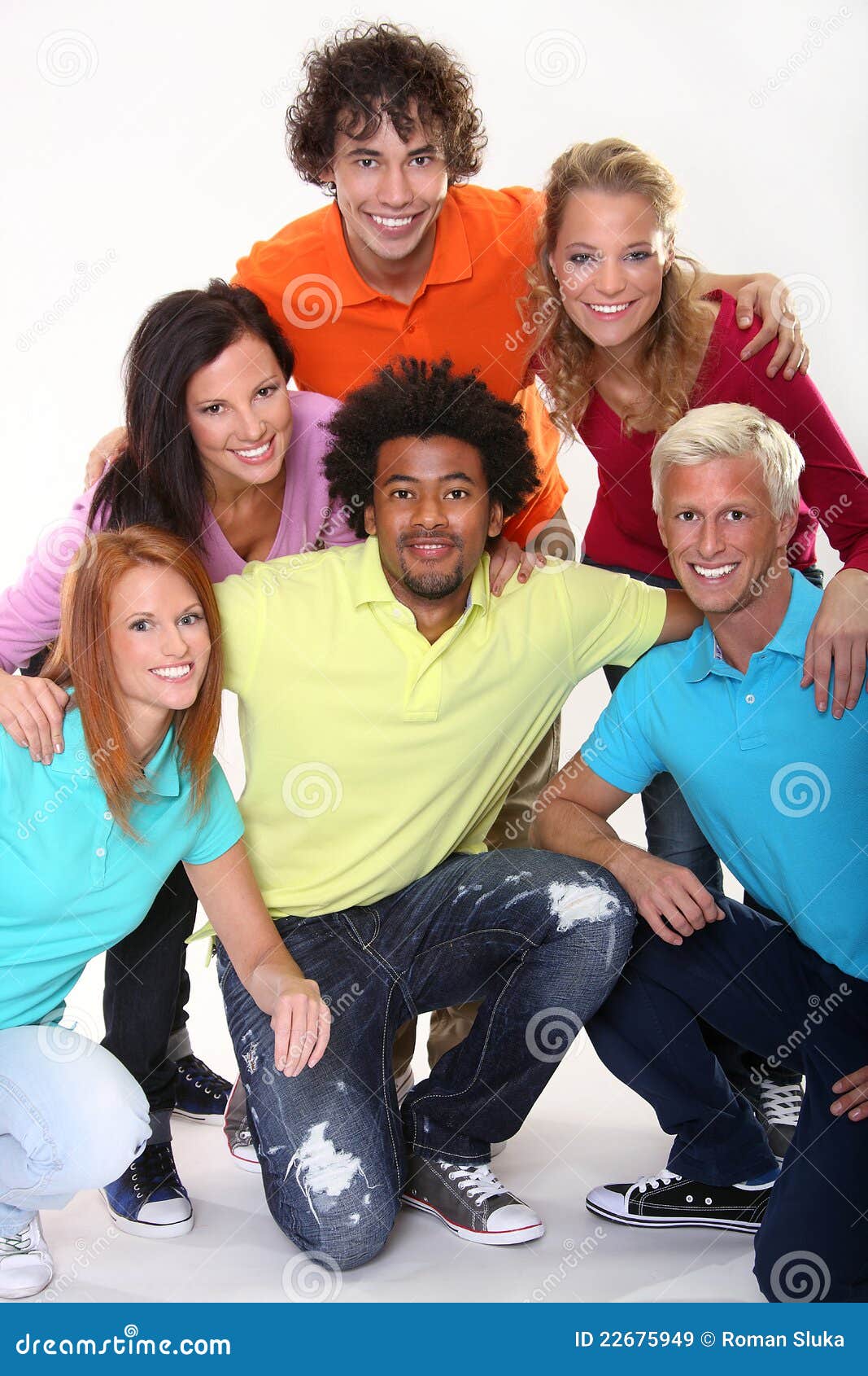 Giovani e felici immagine stock. Immagine di etnico, ragazzo - 22675949