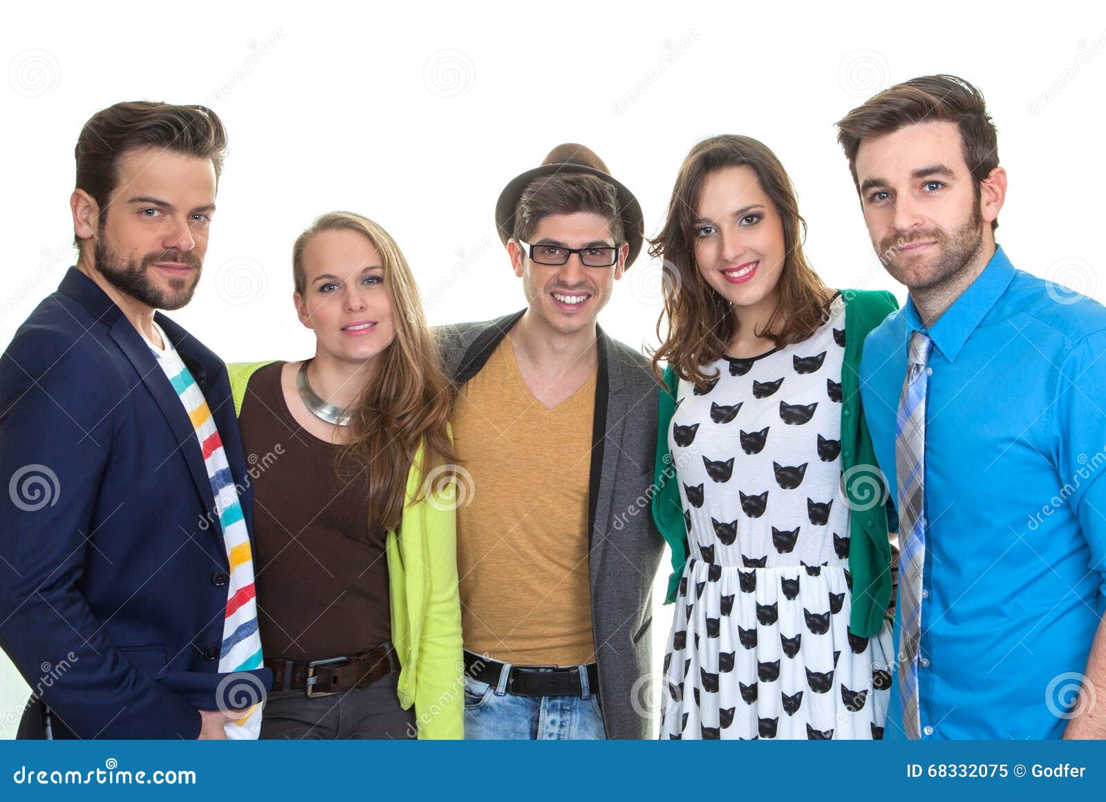 Giovani felici del gruppo immagine stock. Immagine di colleghe - 68332075