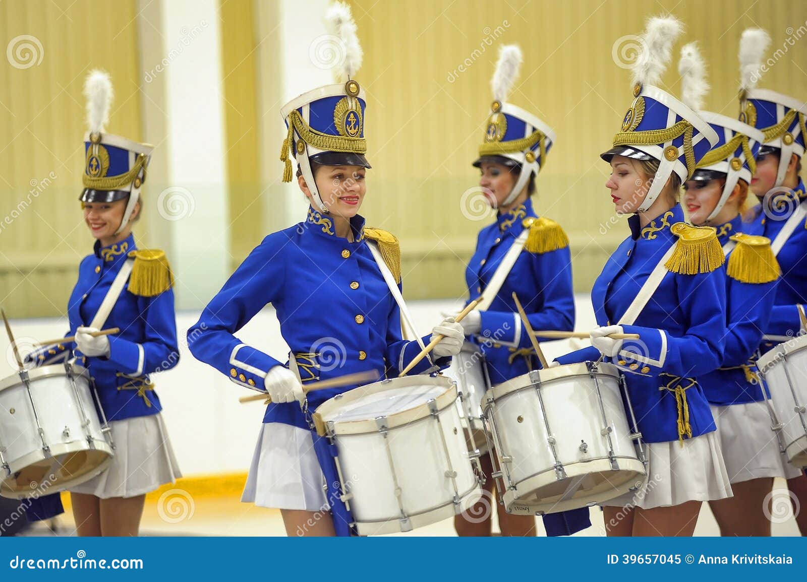 Giovani Ragazze Del Batterista Immagine Editoriale - Immagine di gruppo ...