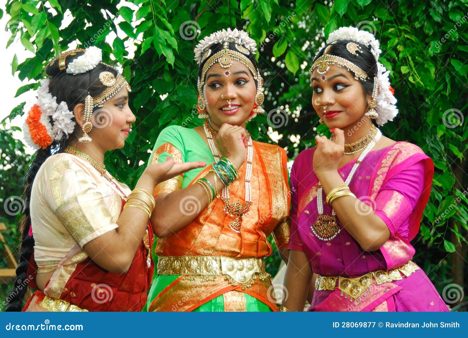 Giovani ragazze indiane fotografia editoriale. Immagine di ragazze ...