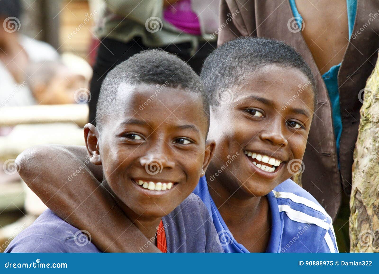 Giovani Ragazzi Malgasci Bei Immagine Editoriale - Immagine di chiusura ...