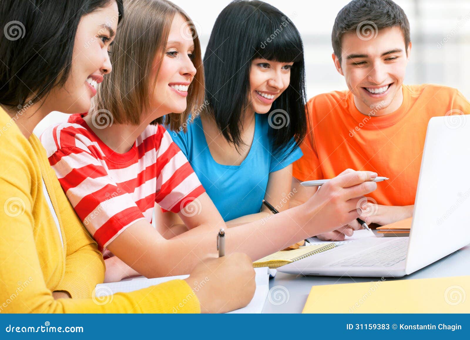 Giovani studenti immagine stock. Immagine di persona - 31159383