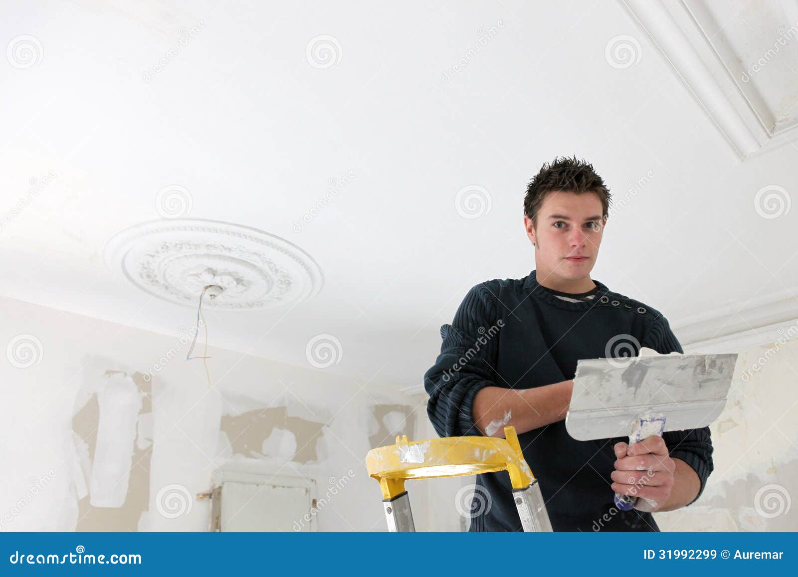 Gipser bei der Arbeit stockbild. Bild von halle, hoch - 31992299