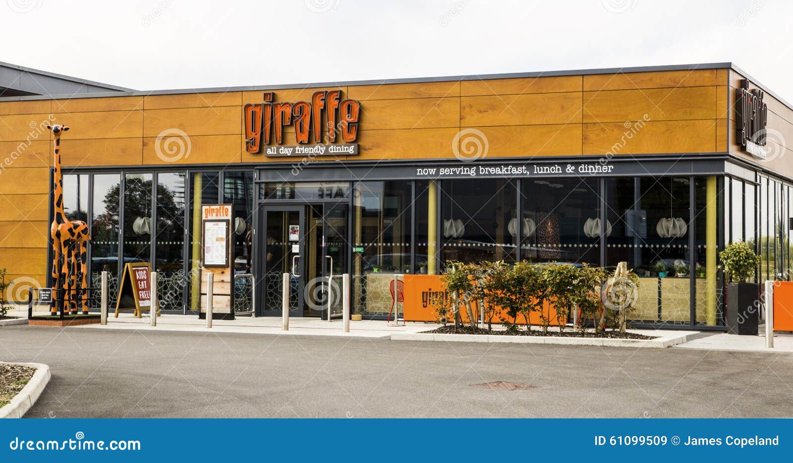 Giraffe Restaurant editorial stock image. Image of foodcourt - 61099509