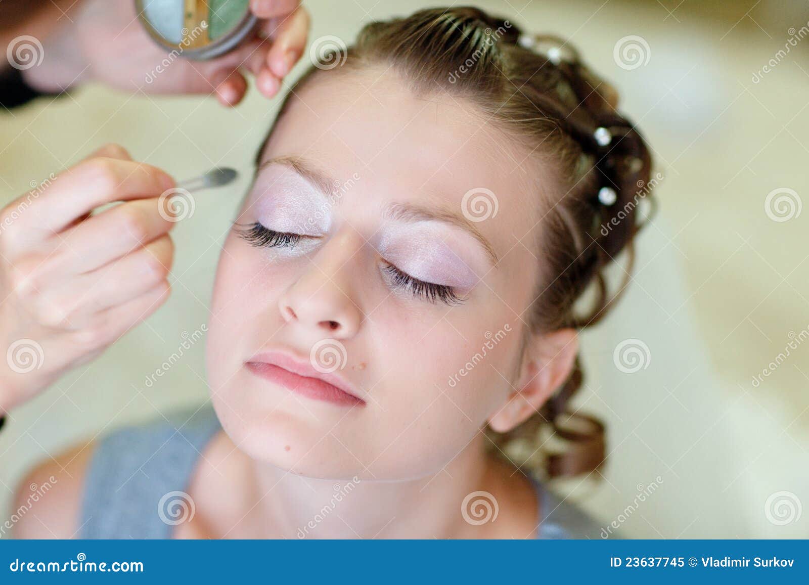 Girl applying make-up stock image. Image of gloss, color - 23637745