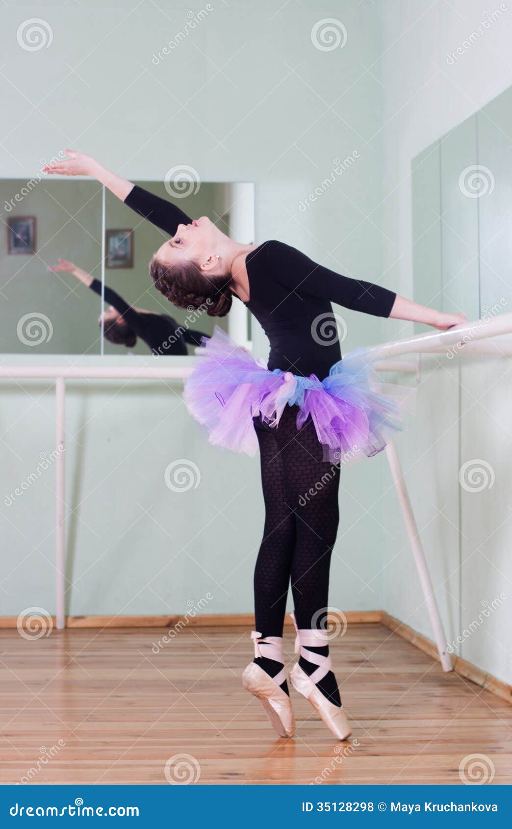 Girl at the ballet class stock photo. Image of grace - 35128298