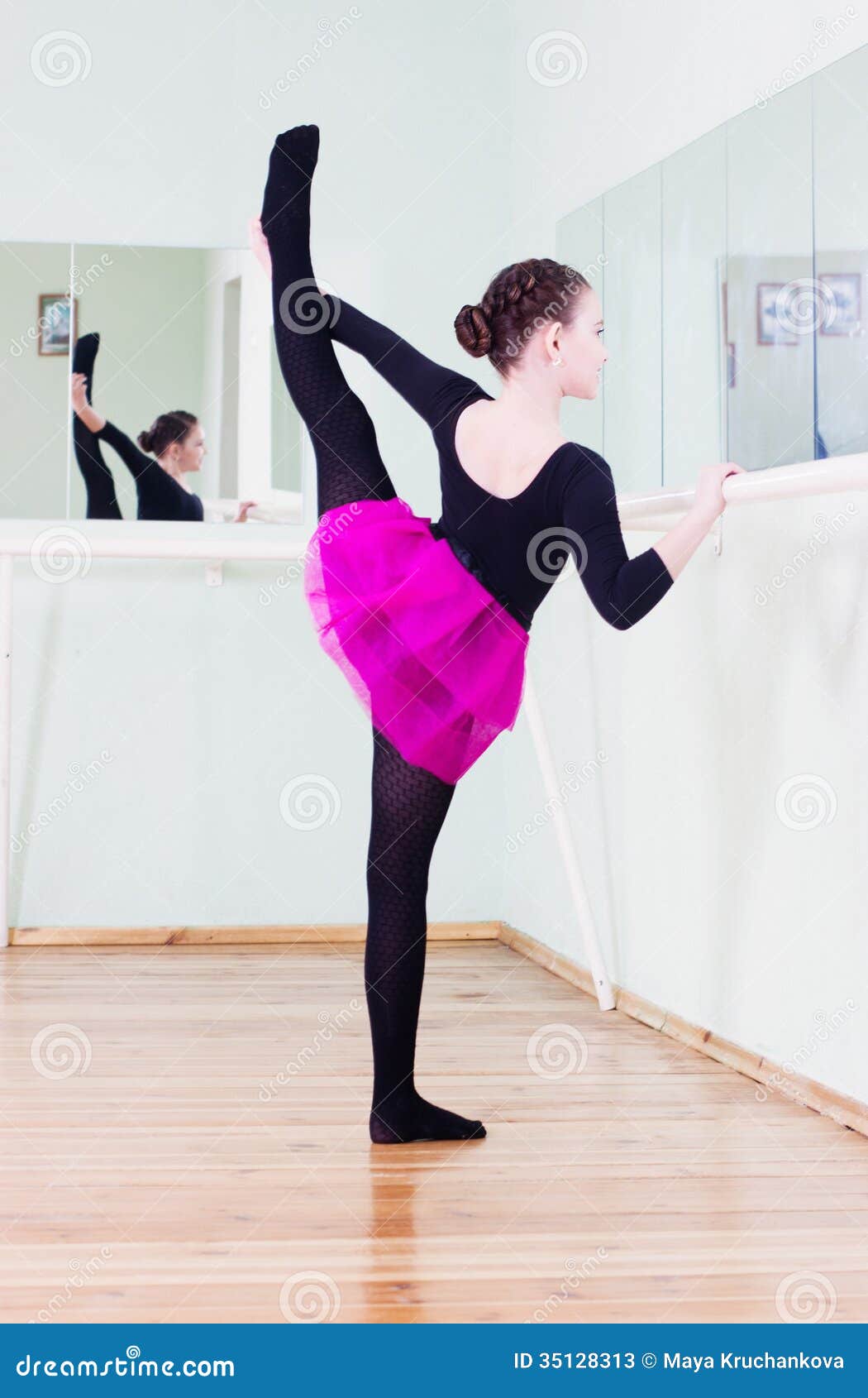 Girl at the ballet class stock image. Image of dance - 35128313