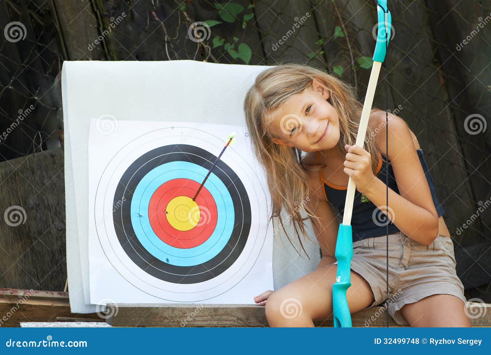 Girl with Bow and Sports Aim Stock Photo - Image of arrow, alone: 32499748