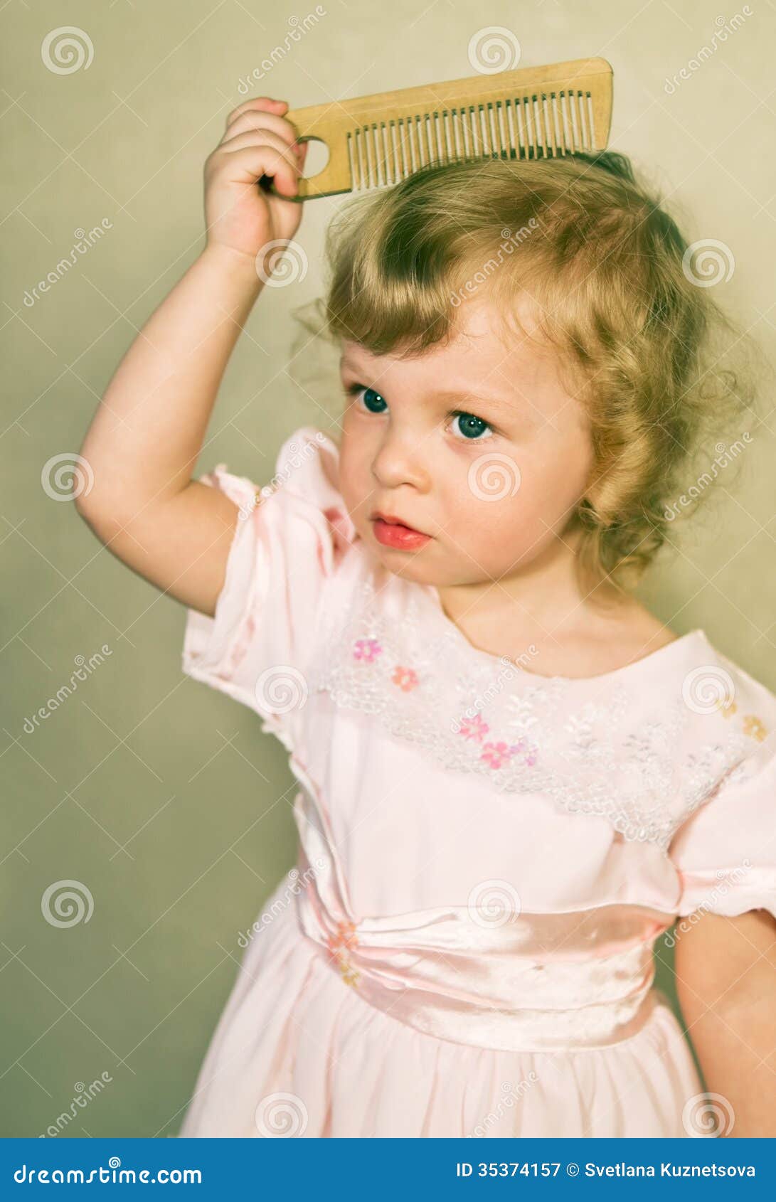 Girl combed itself stock image. Image of pink, brushes - 35374157