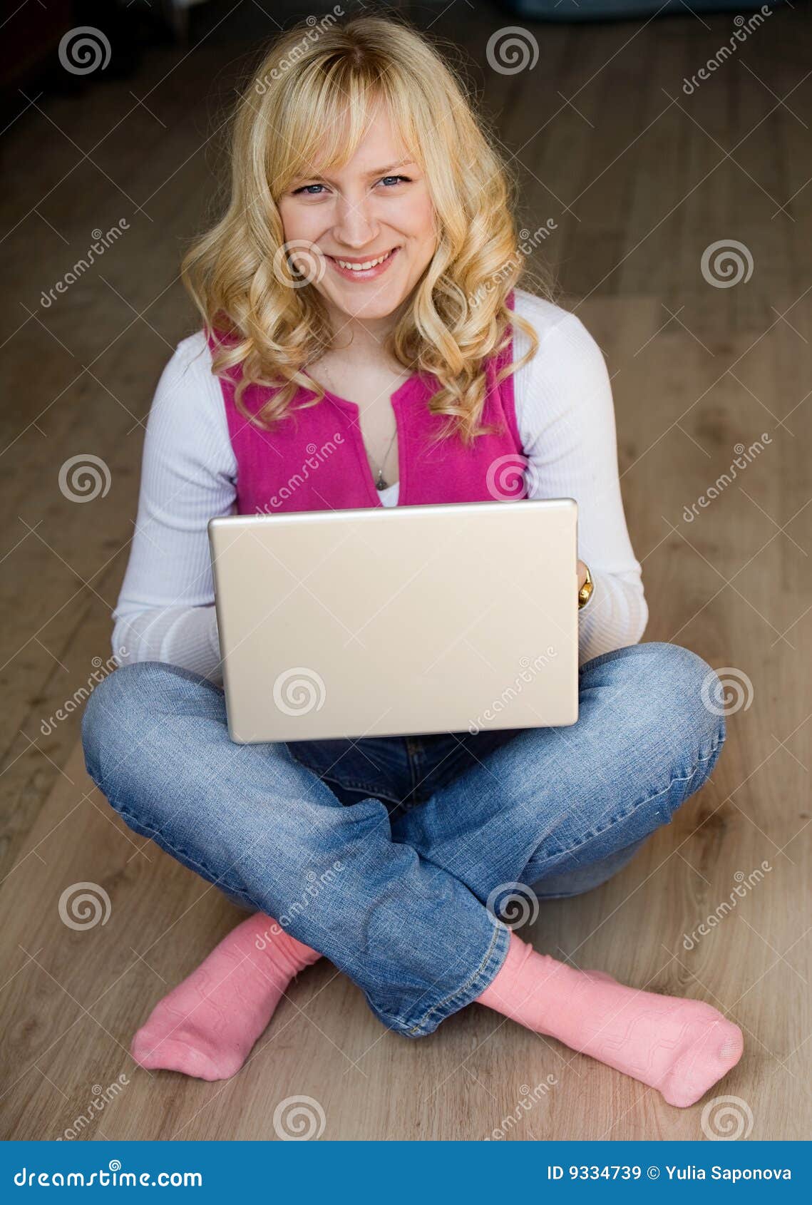 The girl with the computer stock image. Image of cute - 9334739