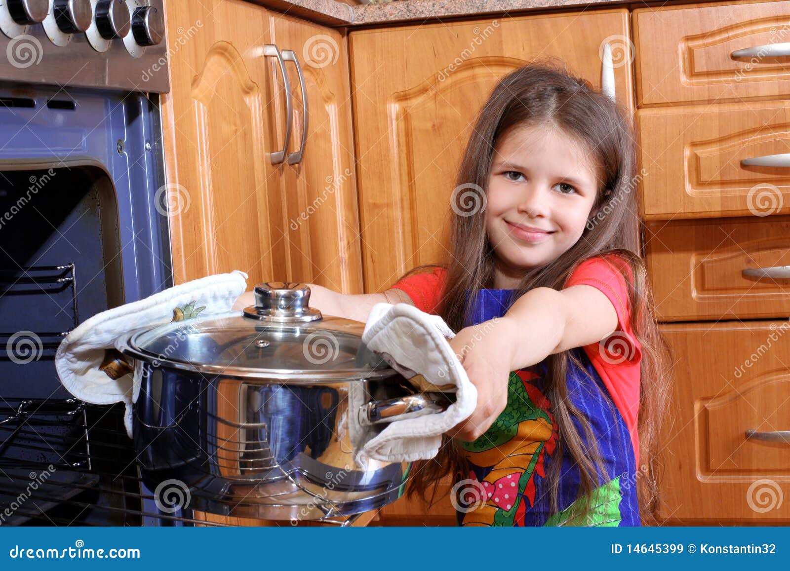 Girl cooking dinner stock image. Image of breakfast, girl - 14645399