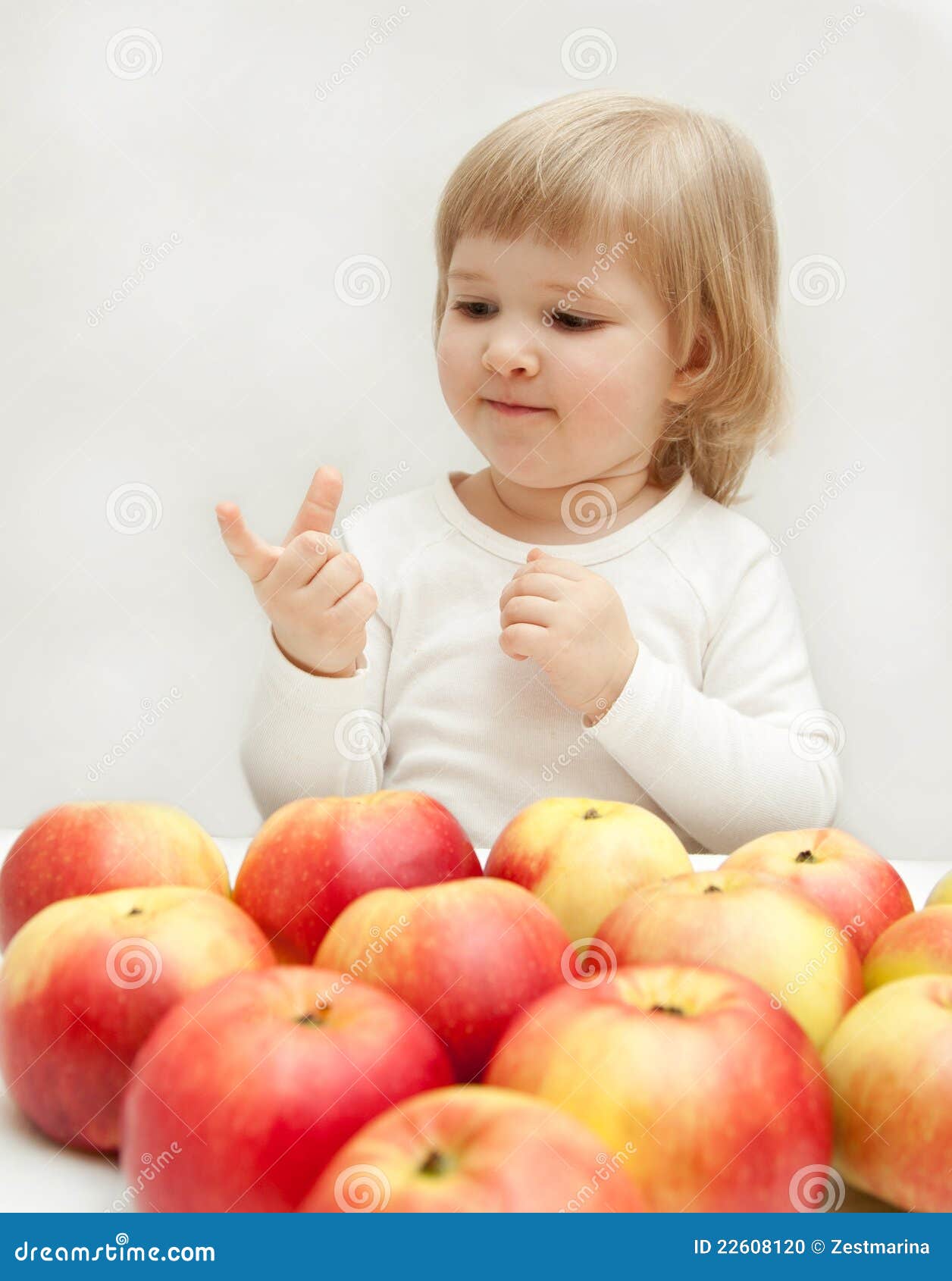 The Girl is Counting Apples Stock Photo - Image of apple, juicy: 22608120