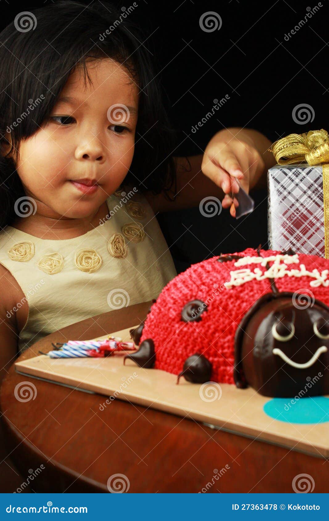 The Girl Cutting Her Birthday Cake. Stock Photo - Image of cake, happy ...
