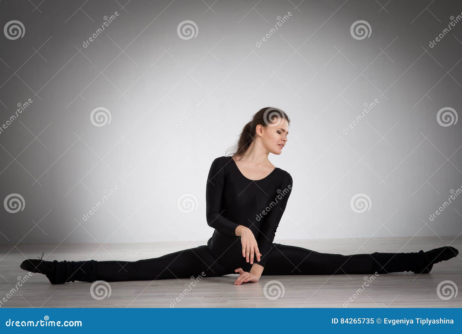 Girl doing gymnastics stock image. Image of personal - 84265735