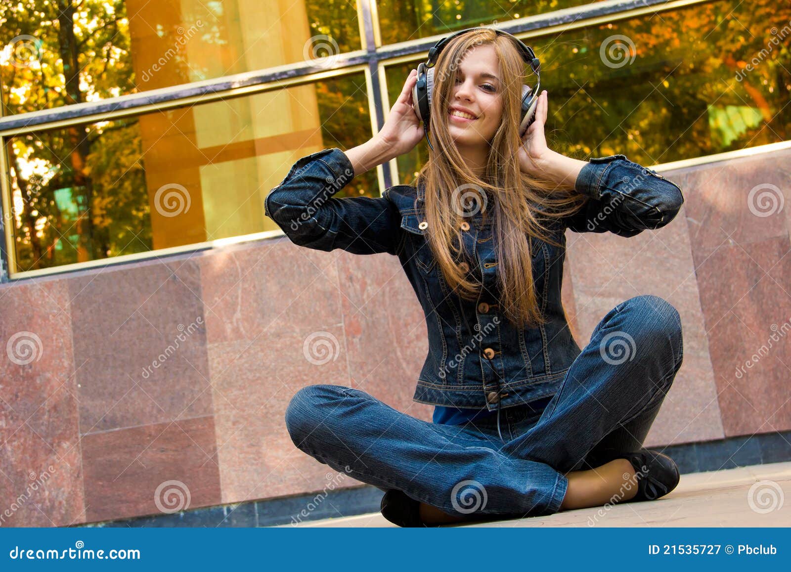 Girl with earphones stock image. Image of earphone, listening - 21535727