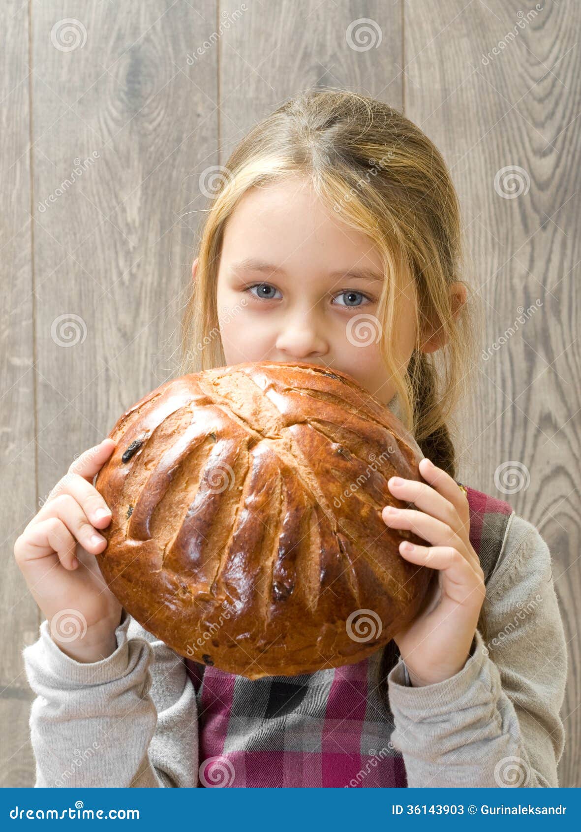 Girl eating a bun stock image. Image of hand, offspring - 36143903