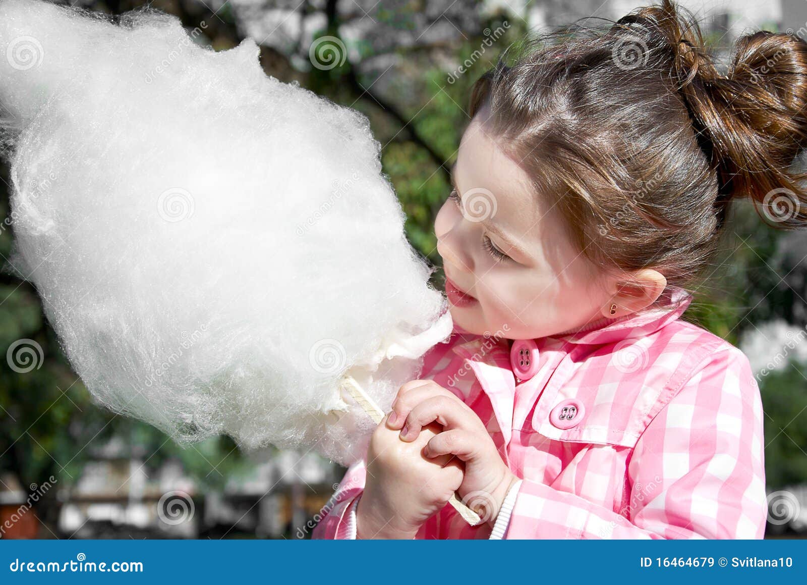 Girl eating candy-floss stock image. Image of face, child - 16464679
