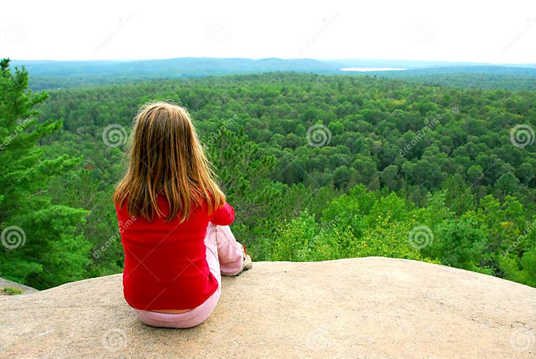 Girl edge cliff stock image. Image of forested, nature - 1295963