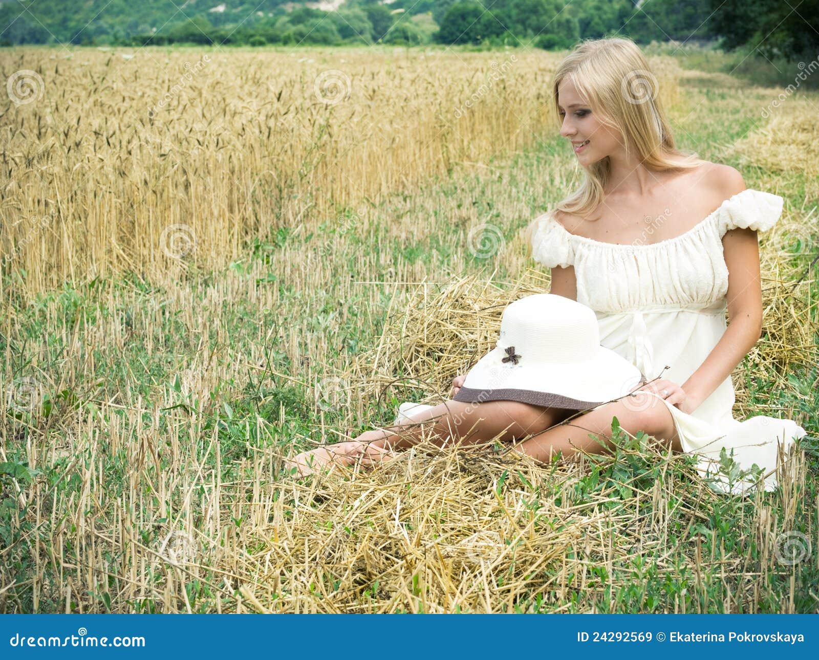 Girl in the field stock image. Image of portrait, freedom - 24292569