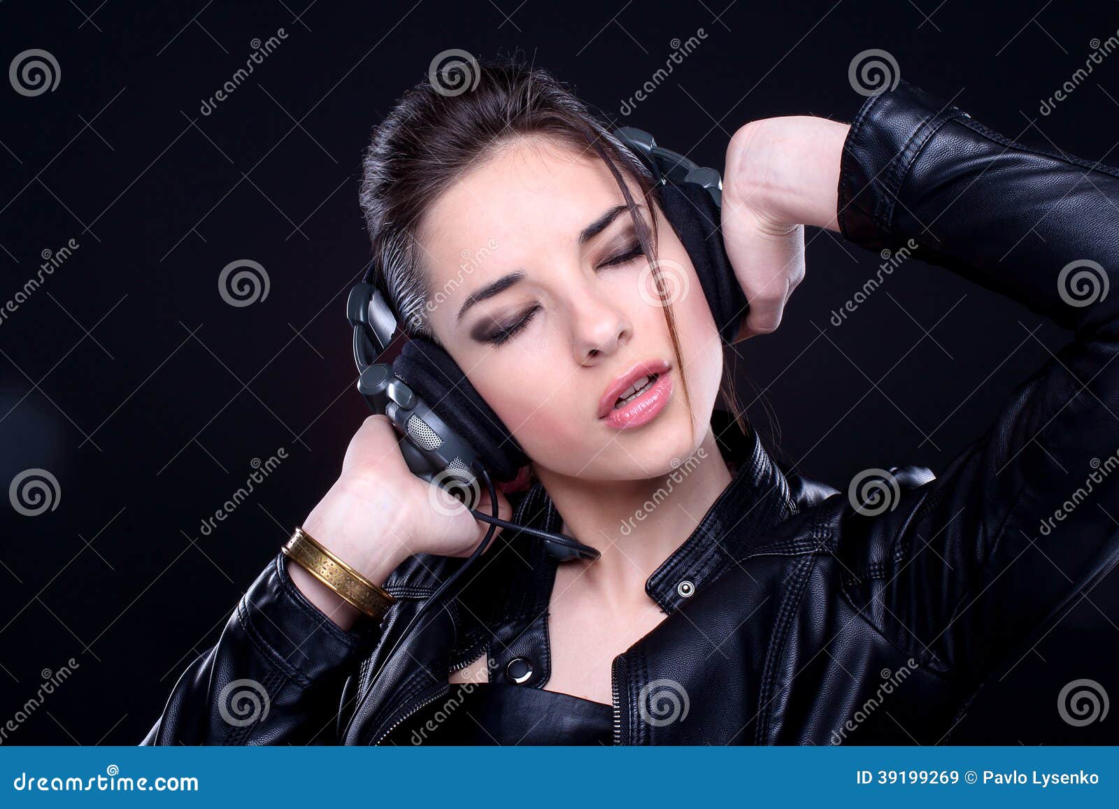 Girl with headphones. stock image. Image of cool, face - 39199269