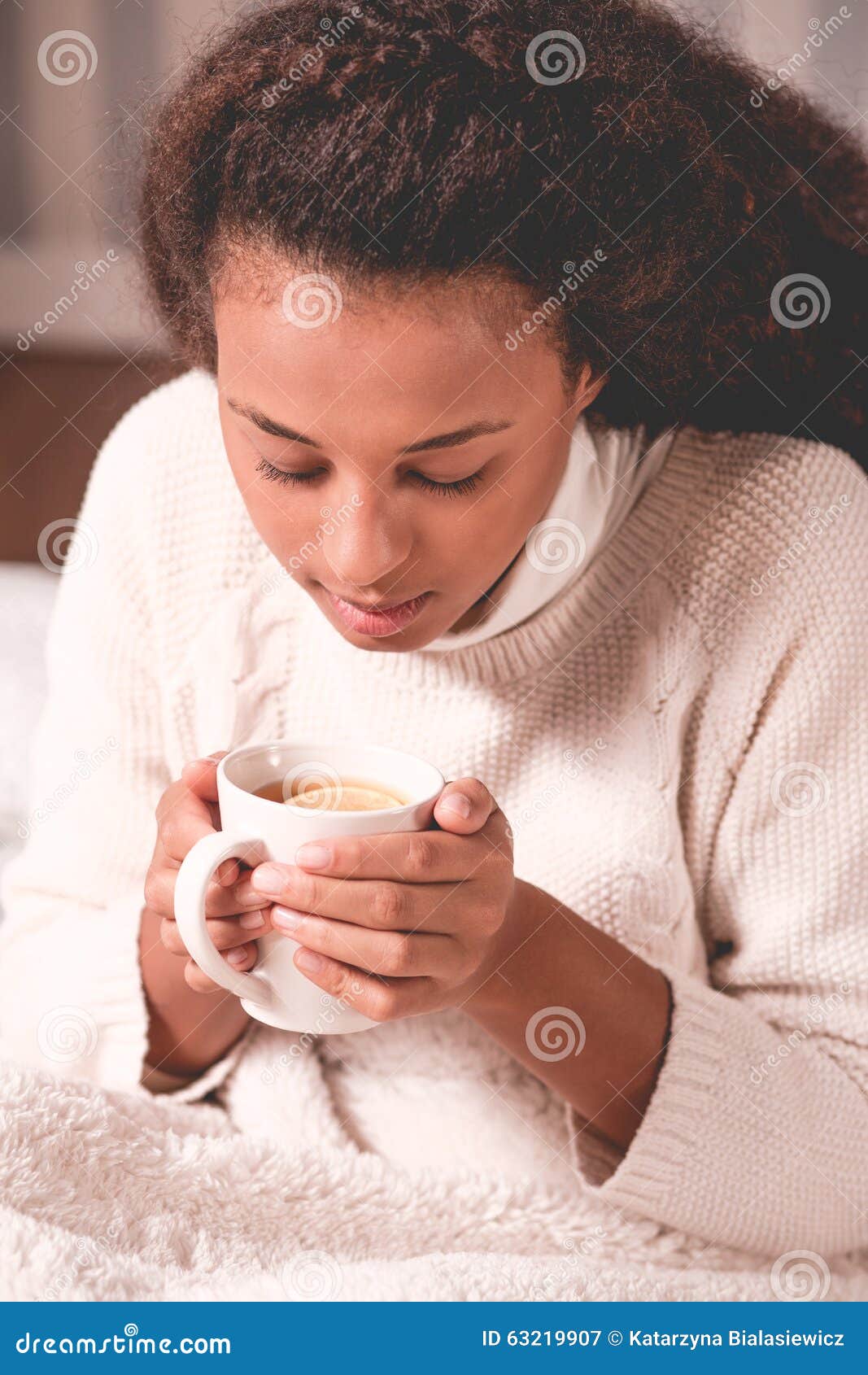 Girl heating cold hands stock image. Image of comfort - 63219907