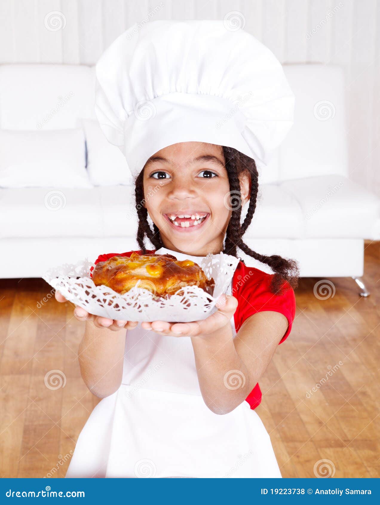 Girl holding apple pie stock photo. Image of bread, healthy - 19223738