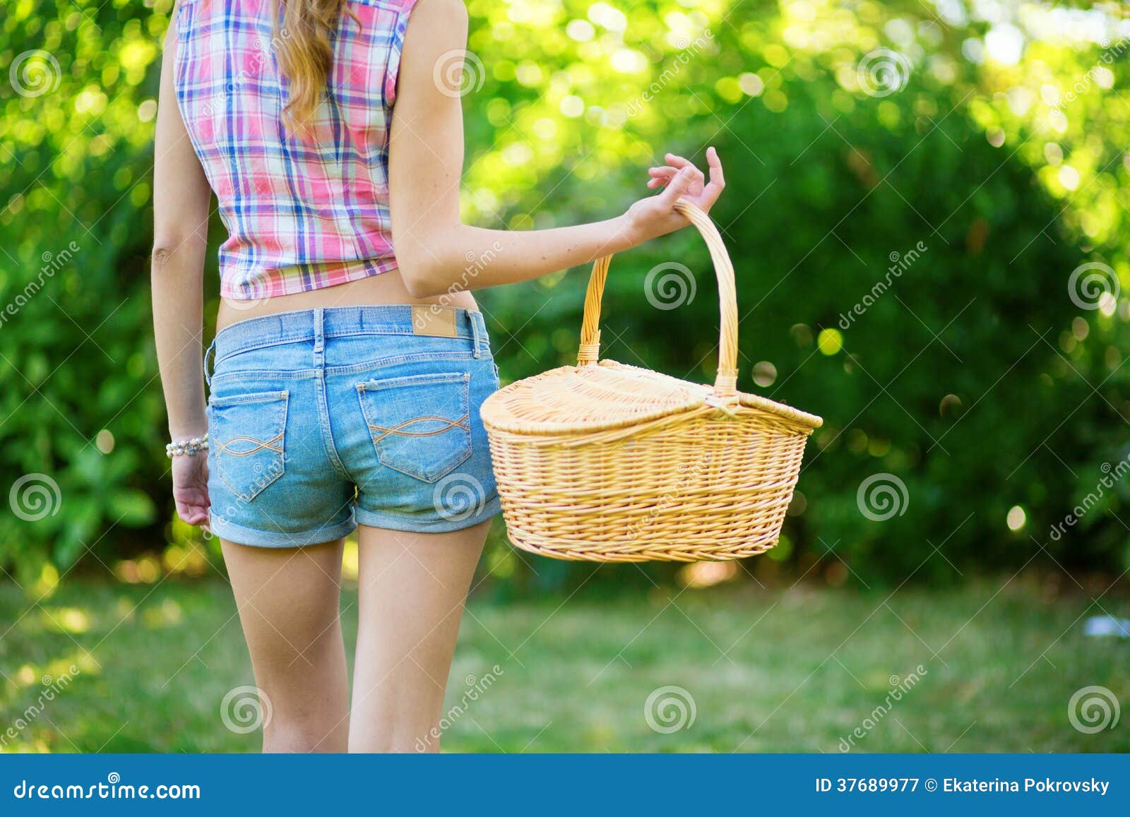 Girl Holding a Picnic Basket Stock Image - Image of leisure, shorts ...