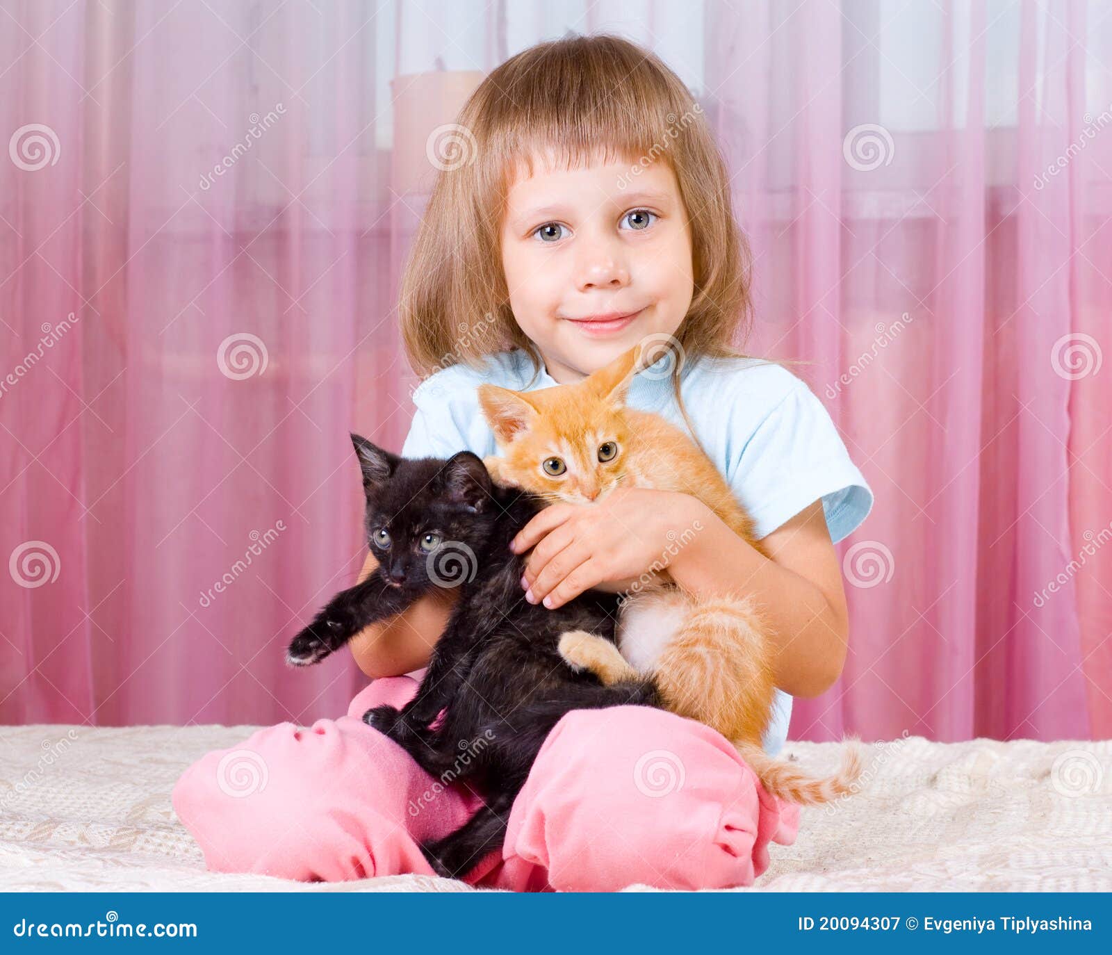 Girl hugs ginger kittens stock image. Image of daughter - 20094307