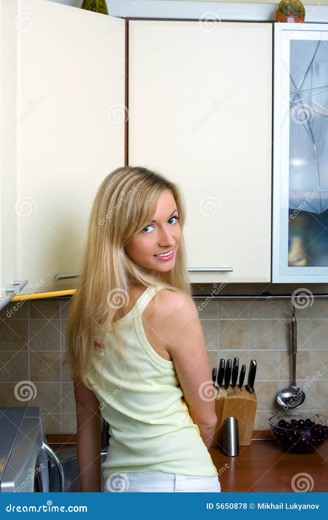 The girl on kitchen stock photo. Image of diet, cookery - 5650878